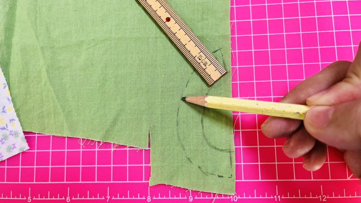 ピッタリ袖なしワンピースを作る方法：ジェニー27cm・40cm・MDDドール服 | リンデリン